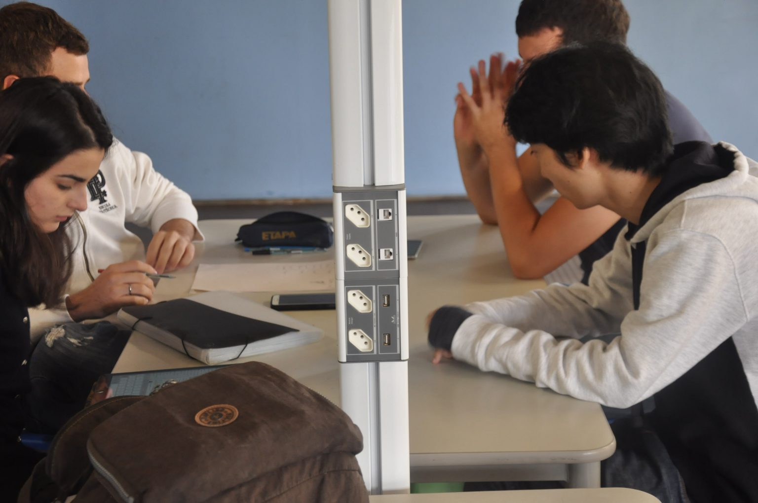 Como aumentar o número de tomadas em um ambiente? - Valemam